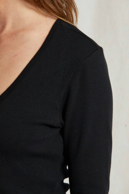 perfectwhitetee Kitt Top In True Black | ShopSimon