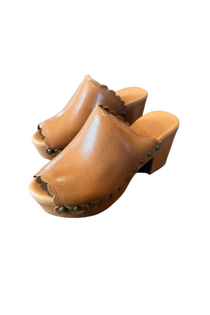 CHOCOLAT BLU Women's Scalloped Open Toe Clog In Gold | ShopSimon
