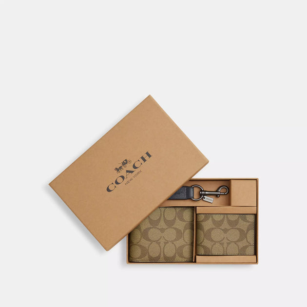 Coach Outlet Boxed 3 In 1 Wallet Gift Set In Colorblock Signature ...