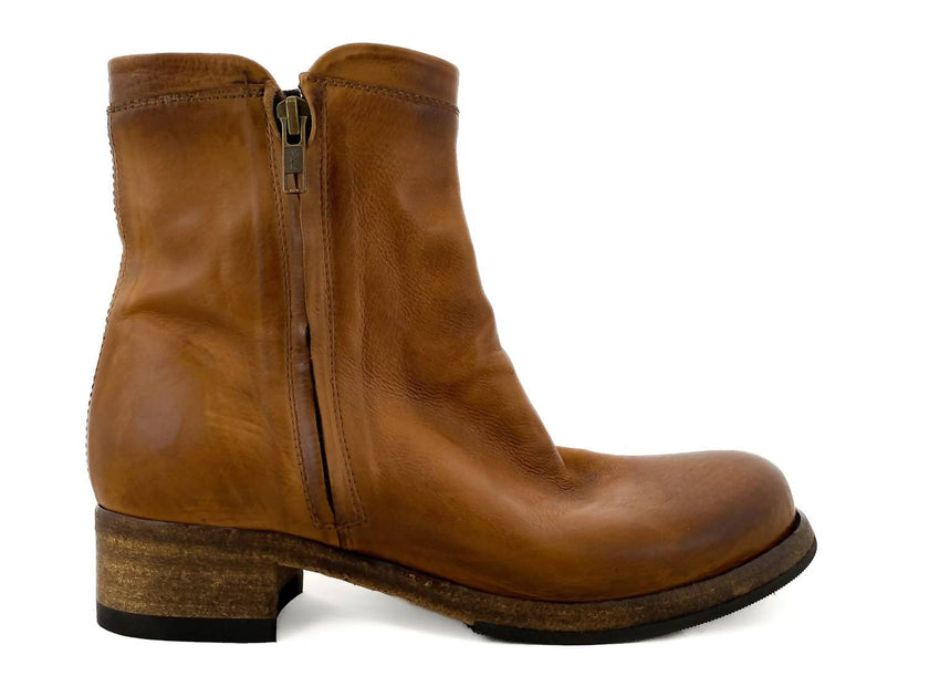 Shoto Nevada Boots In Brown | ShopSimon